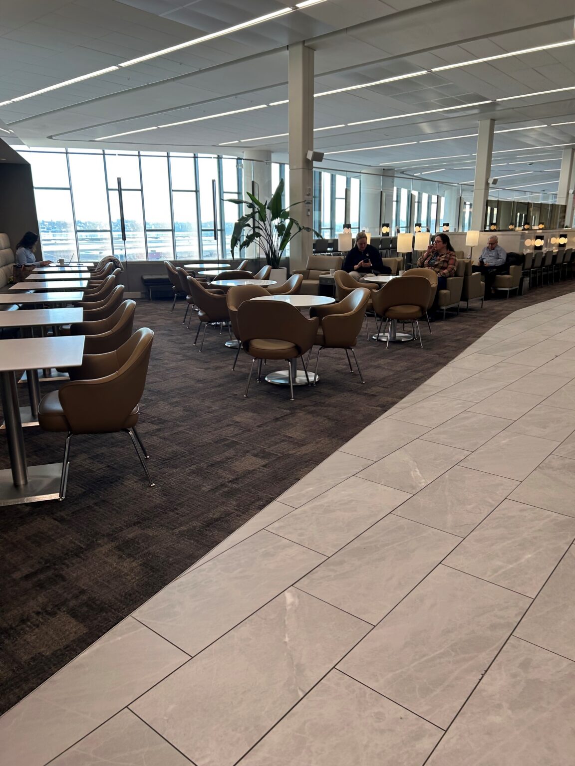 Review: United Club (revisited)– New York LaGuardia (LGA), Terminal B ...