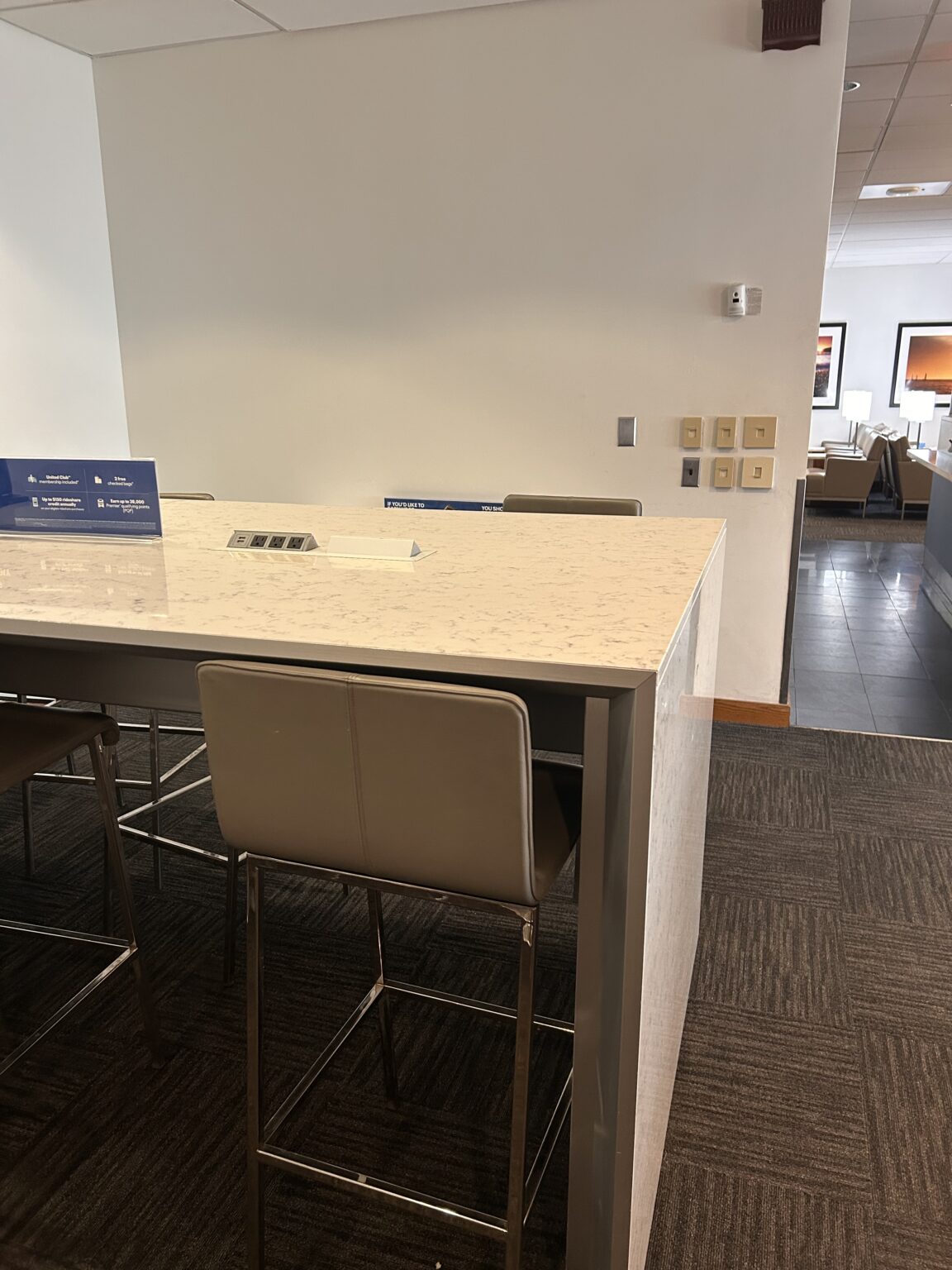 Review: United Club at Philadelphia International Airport (PHL ...