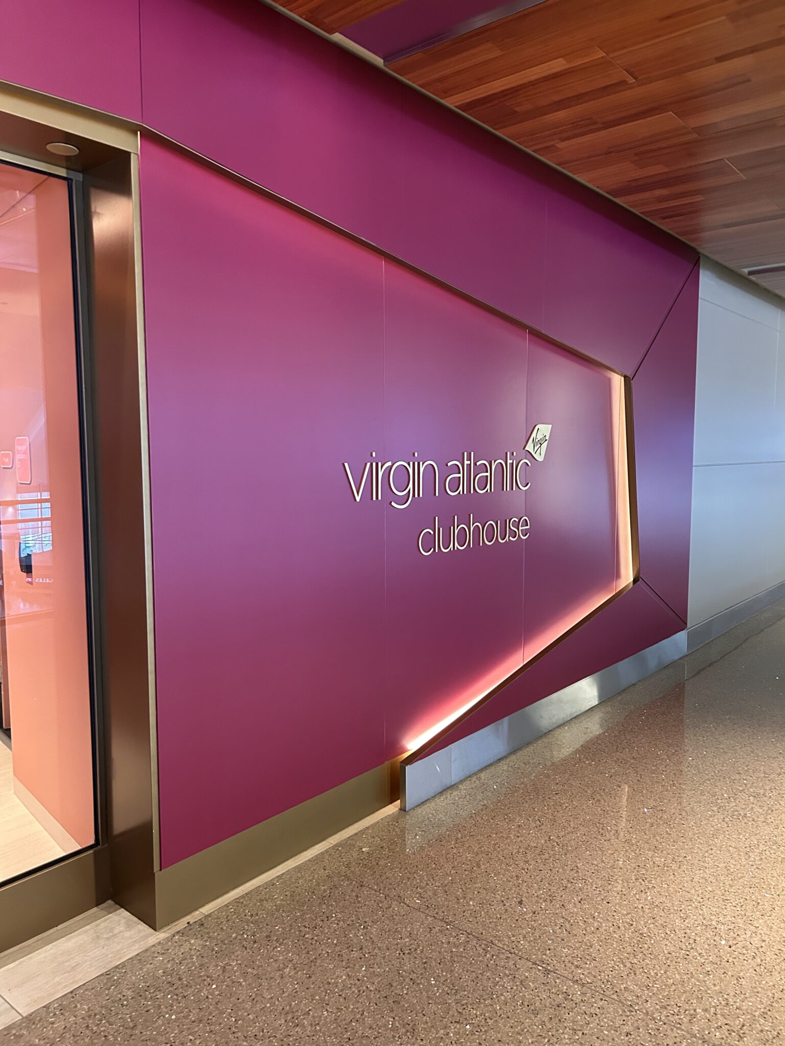 Review: Virgin Atlantic Clubhouse at Los Angeles International Airport ...