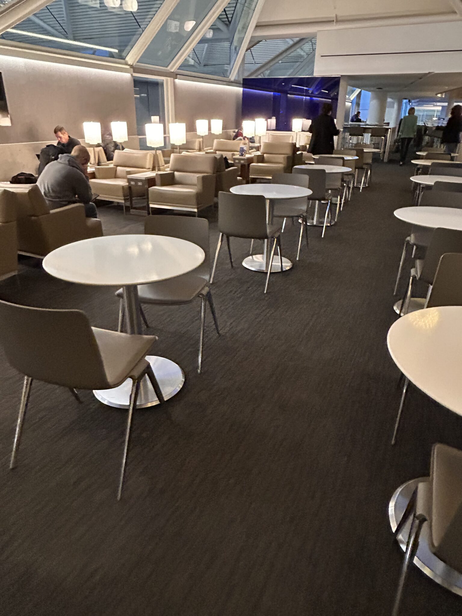 Review: United Club at Chicago O’Hare (ORD), Concourse B (B6 ...