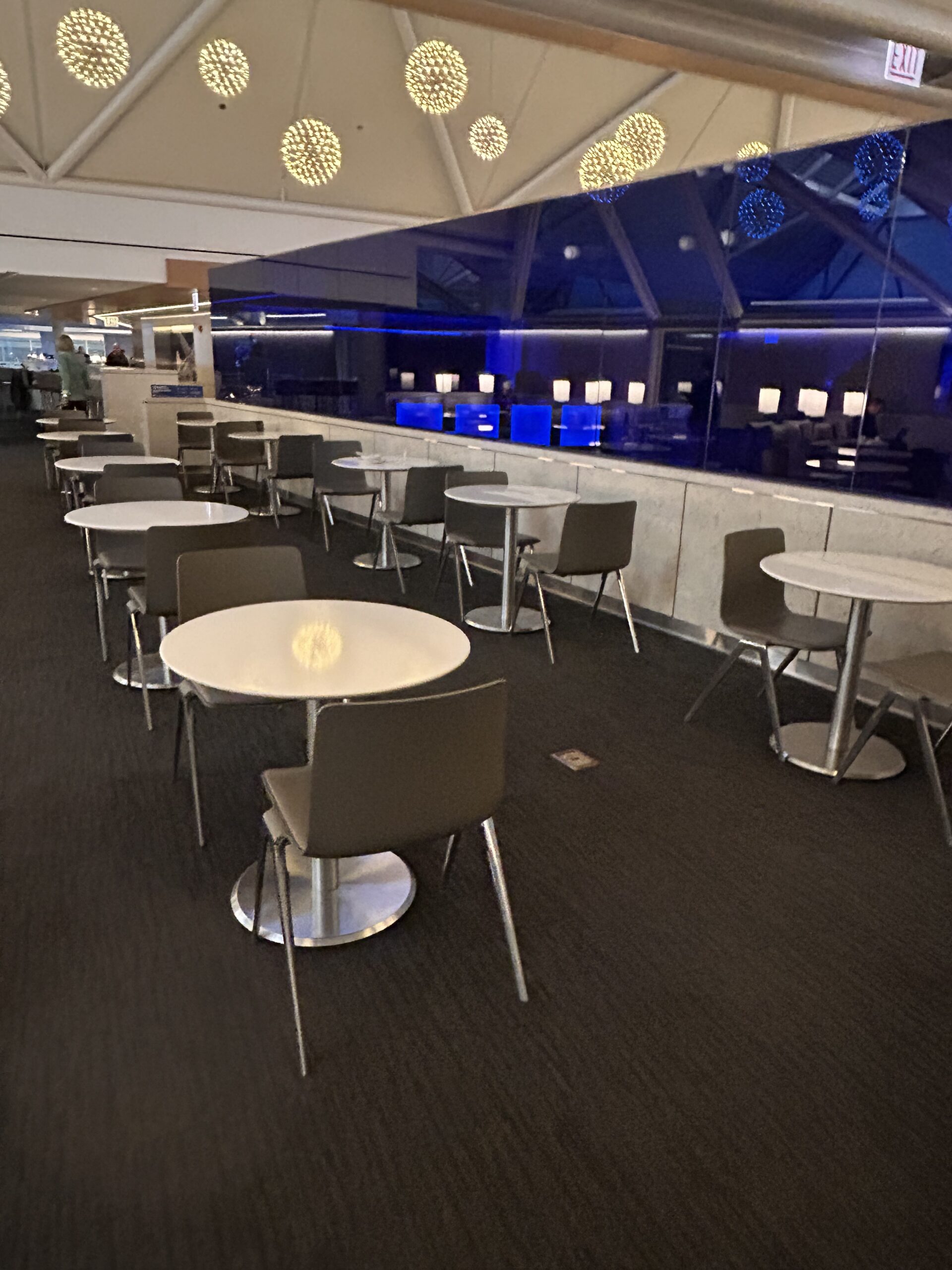 Review: United Club at Chicago O’Hare (ORD), Concourse B (B6 ...