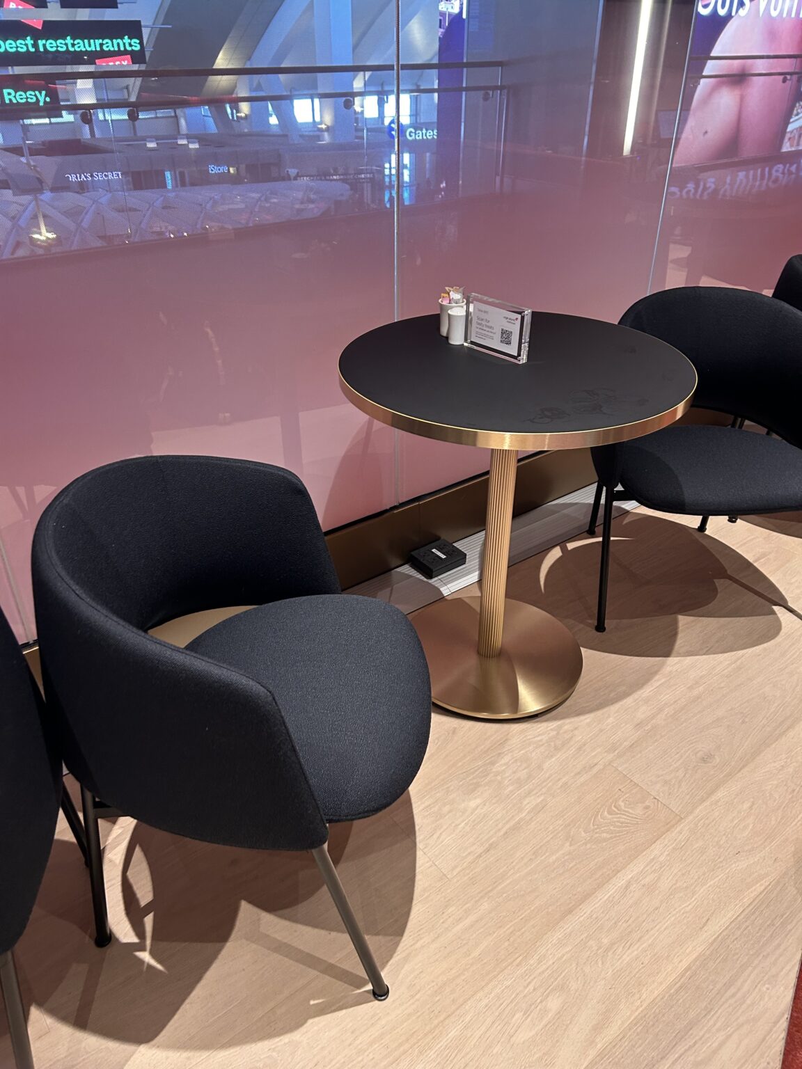Review: Virgin Atlantic Clubhouse at Los Angeles International Airport ...