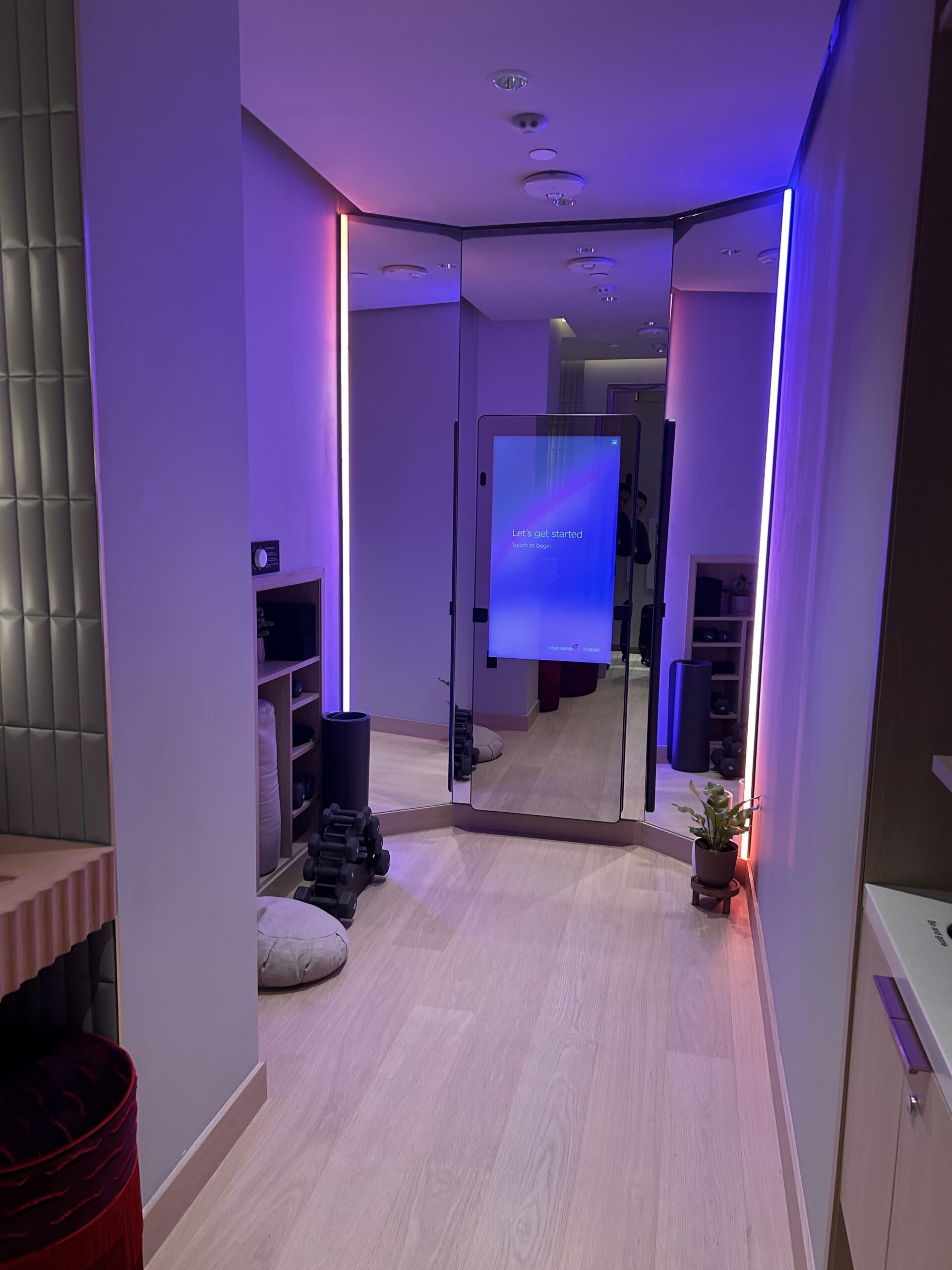 Review: Virgin Atlantic Clubhouse at Los Angeles International Airport ...