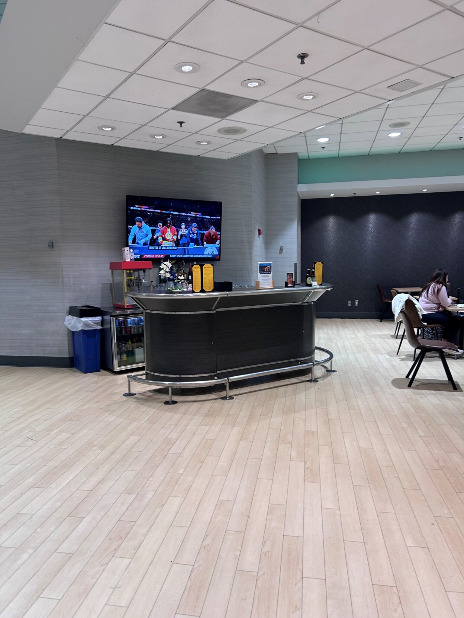 Review: The Lounge Boston (BOS) - Terminal C - BoardingArea