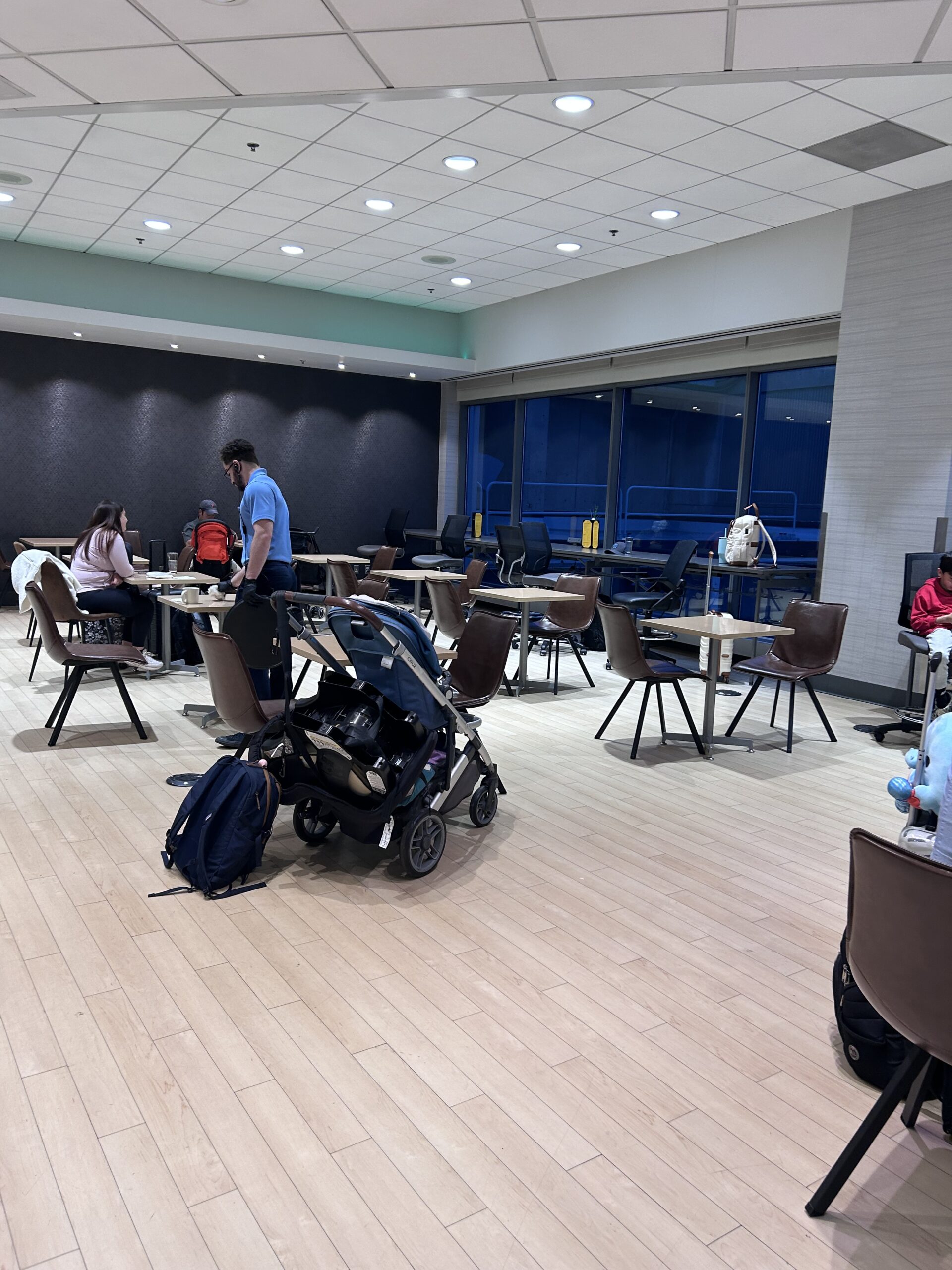 Review: The Lounge Boston (BOS) - Terminal C - BoardingArea