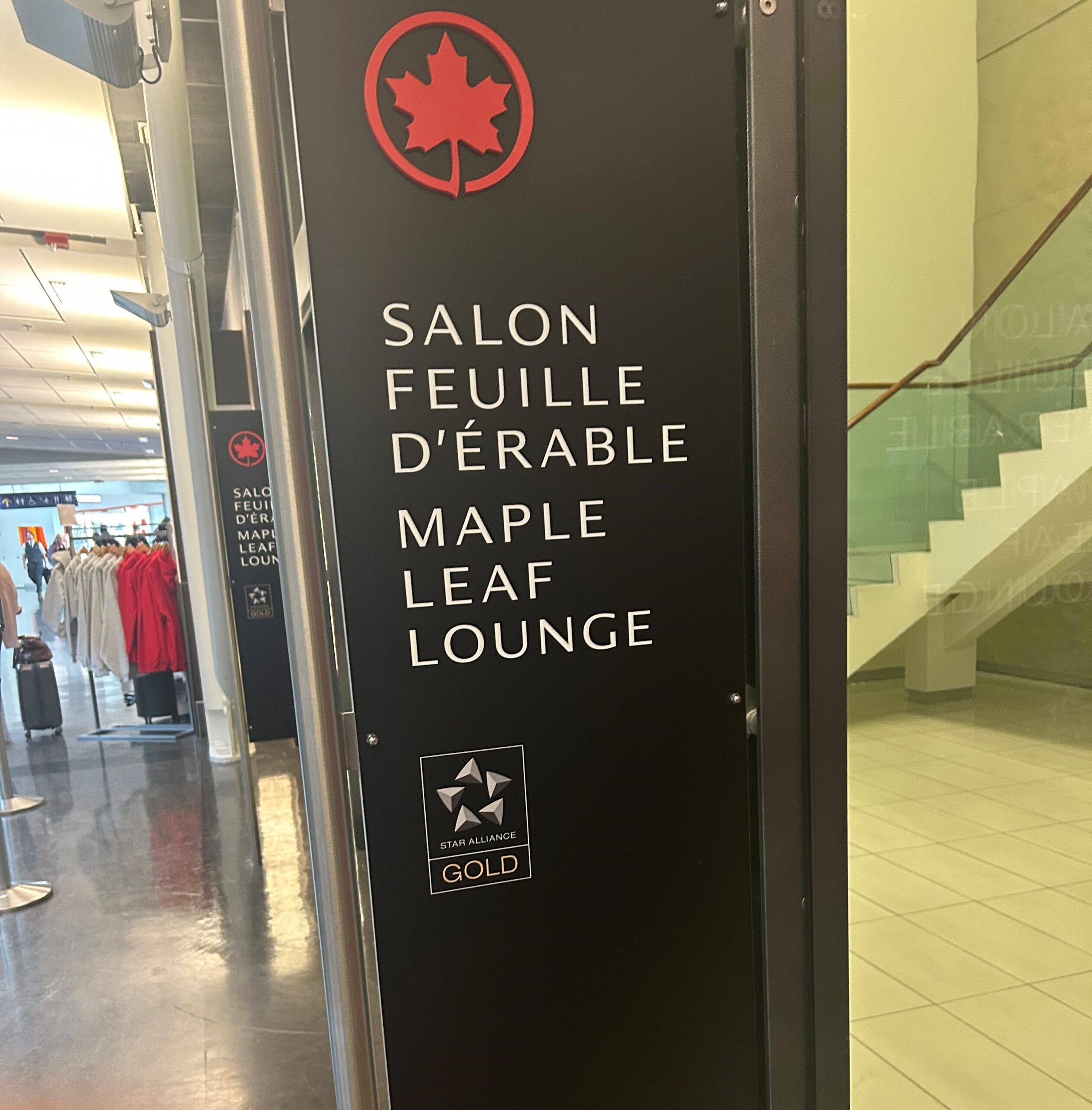 Review : Air Canada Maple Leaf Lounge – Montreal (YUL), Transborder ...